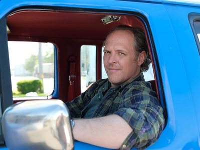 Léo - Comédie | Qui Joue Qui