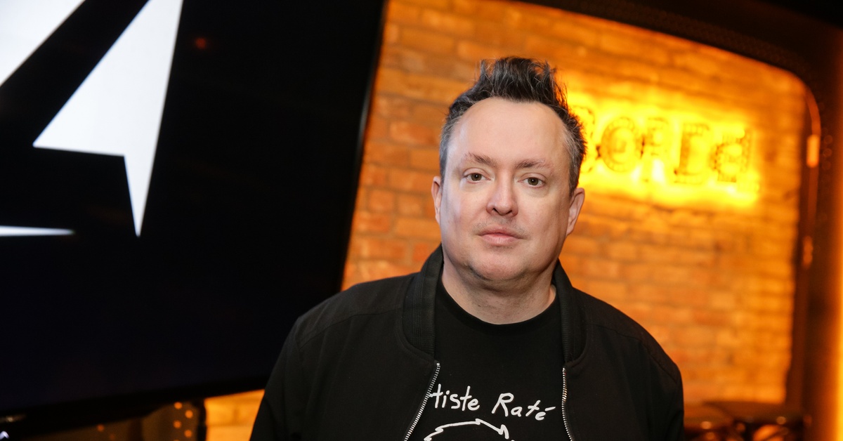 La conjointe de Mike Ward chante pour lui sur la scène d' «En direct de ...