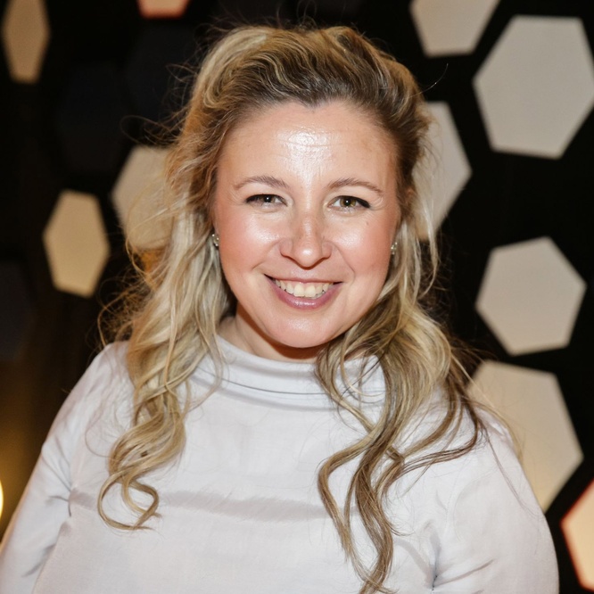 Jessica Barker - Comédienne, Animatrice | Qui Joue Qui