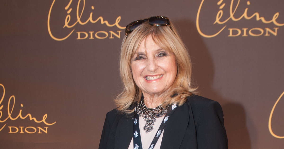 Cathy Gauthier pose avec Dominique Michel pour son anniversaire