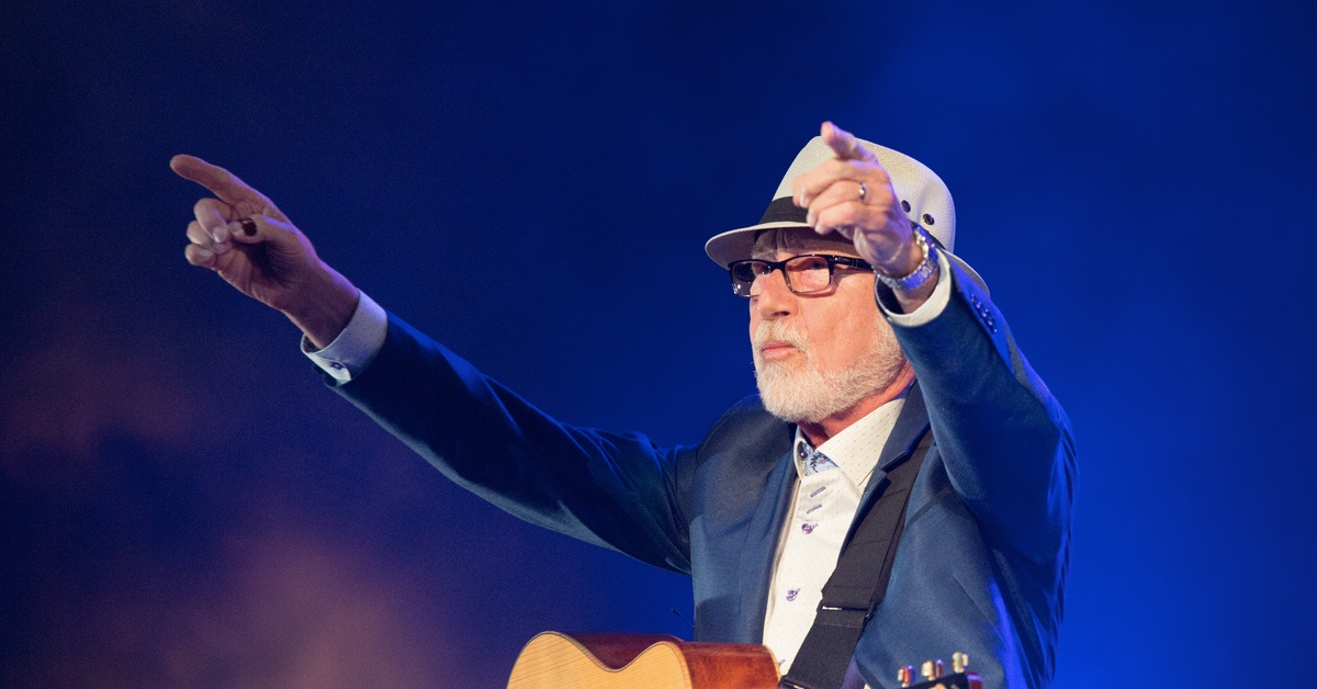 Patrick Norman fait une visite musicale à sa maman de 100 ans