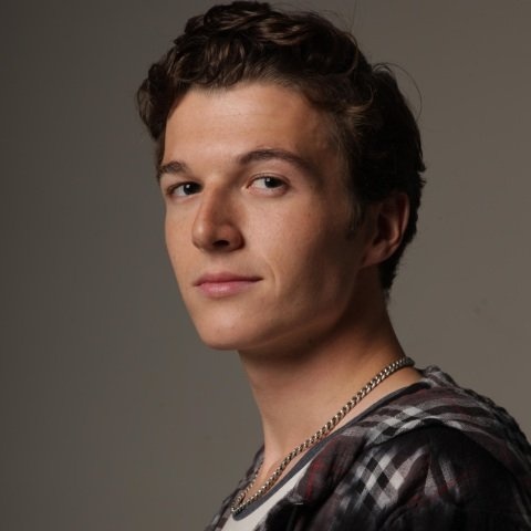 Thomas Vallières - Comédien | Qui Joue Qui