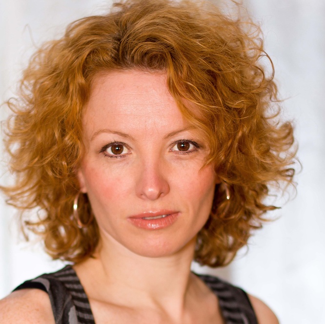 Caroline Roberge - Comédienne | Qui Joue Qui