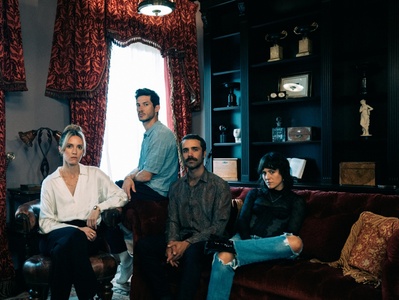 In Memoriam - Série | Qui Joue Qui