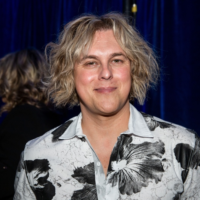 Alex Perron - Comédien, Auteur | Qui Joue Qui