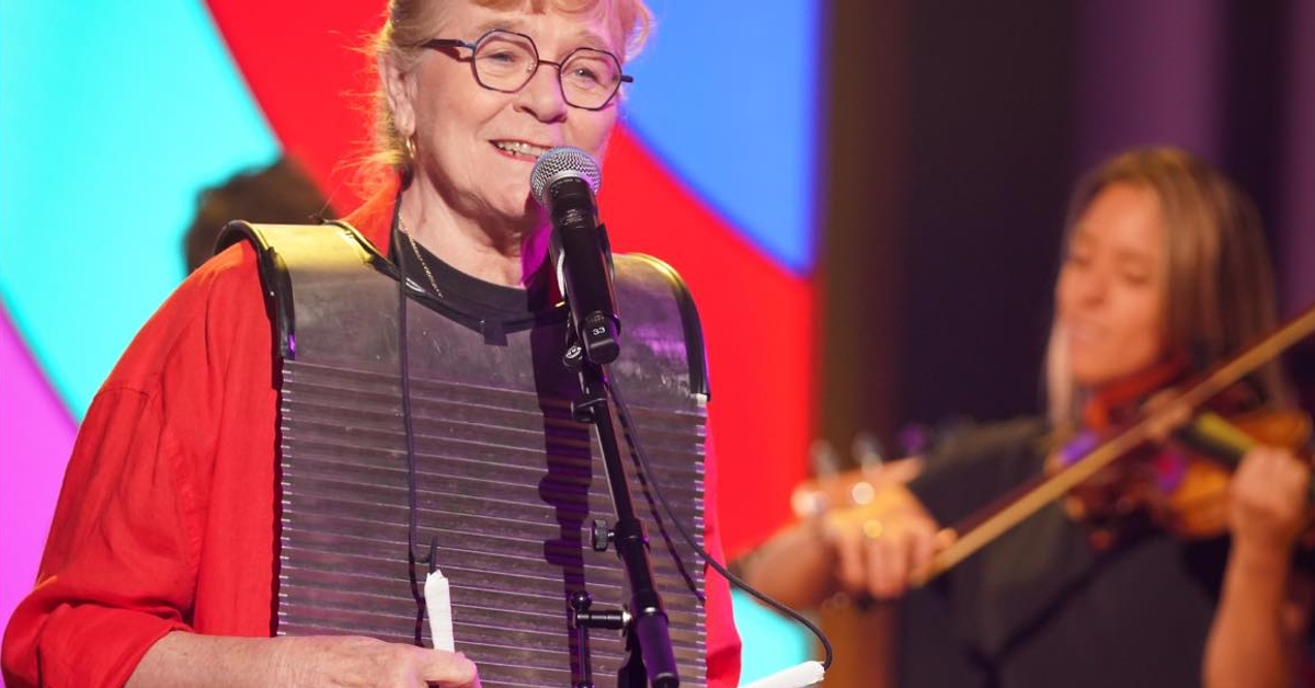 À 81 ans, Édith Butler se brise des côtes et monte sur les planches ...
