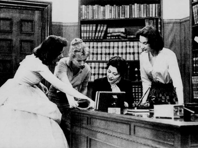 À moitié sages - Comédie | Qui Joue Qui