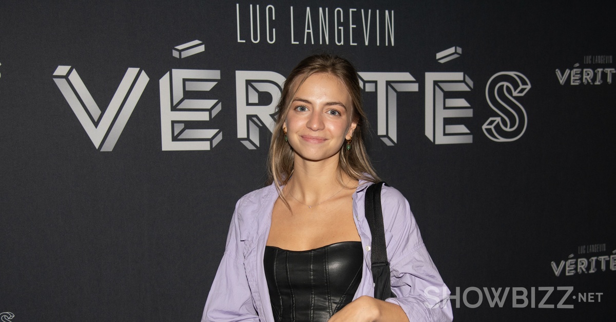 Ludivine Reding pose pour une rare fois avec son amoureux sur un tapis ...