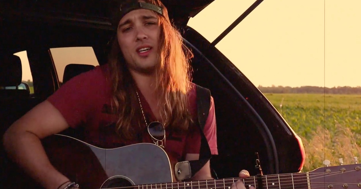 Travis Cormier reprend ce succès country et c'est irrésistible