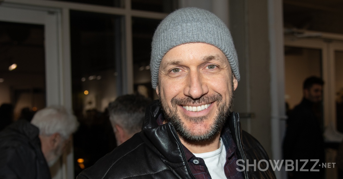 Martin Matte partage une hilarante photo «avec» son amoureuse en ski